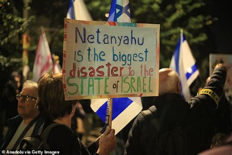 Thousands Of Israelis Gather Outside Benjamin Netanyahu S House In Jerusalem For Protest Against