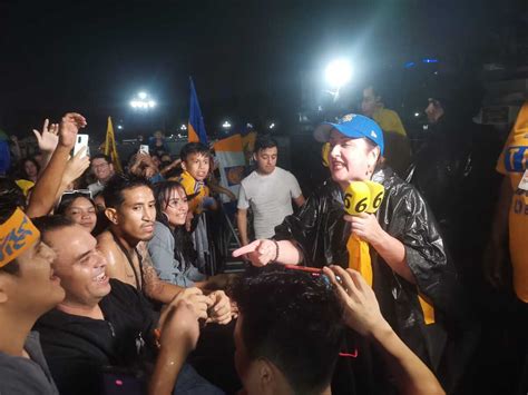 María Julia festeja triunfo de Tigres con desfile desde la Macroplaza Grupo Milenio