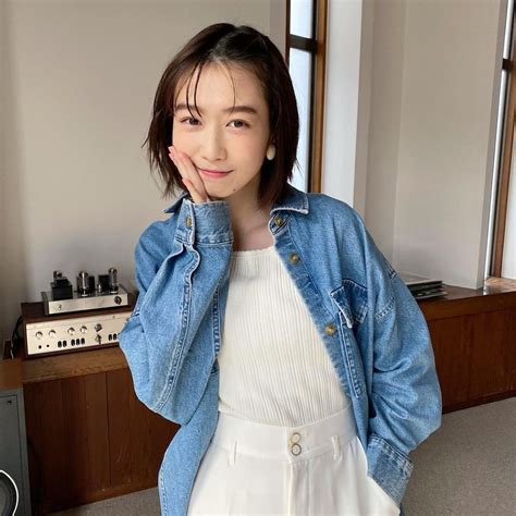 発売中のノンノ3月号「gu 春の激推しアイテムnews！」より、岡本夏美さんのオフショットをお届け﻿ ﻿ むにゅっとした表情が本当に可愛い〜﻿