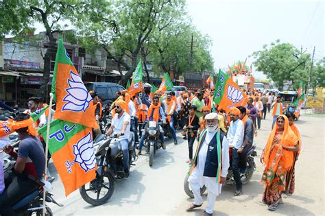 बलरामपुरभाजपा प्रत्याशी ने निकाला विकास रथ यात्रा