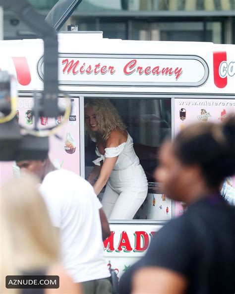 Pixie Lott Sexy Whilst Serving Ice Cream Live On The One Show During