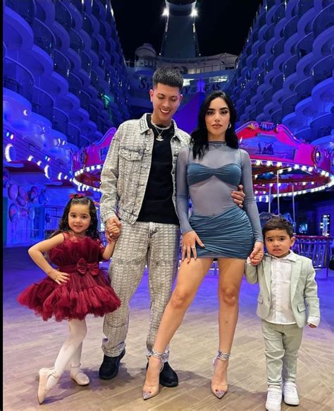 La Familia Jukilop Kimberly Loaiza Fotos Con Pareja F