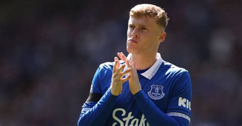 Manchester United Make Improved Second Bid For Everton Star Jarrad