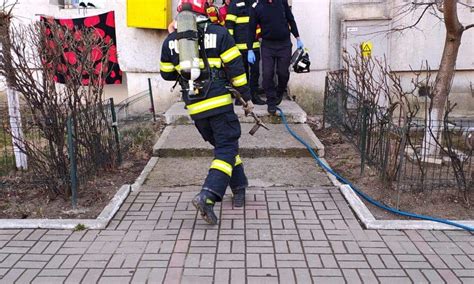 Panică într un bloc din municipiul Botoșani Bucătărie incendiată de un