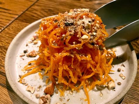 キャロットラペとワインのマリアージュ｜白やロゼによく合うフランス料理の定番サラダ