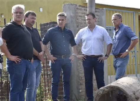 El gobernador Zdero constató trabajos de pavimentación de Resistencia