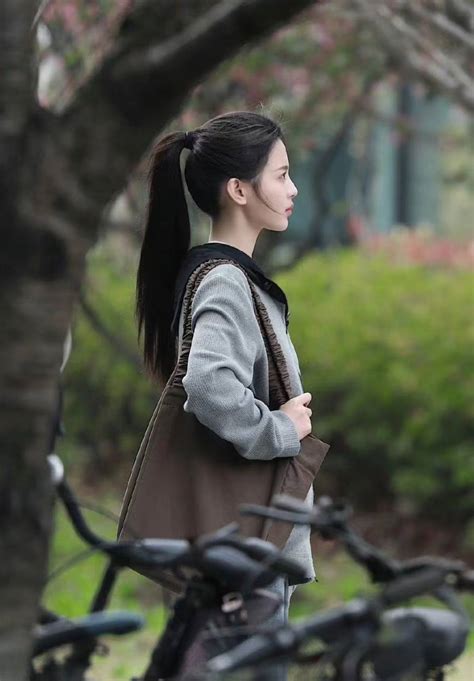 杨超越《如果奔跑是我的宿命》大学校园饭拍路透 搜狐大视野 搜狐新闻