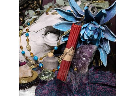 Купить Красные тонкие свечи восковые по цене 24 ₽ в интернет магазине Черная свеча