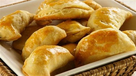 Pastel O Folhado De Forno Recheio De Presunto E Queijo Em Poucos Minutos