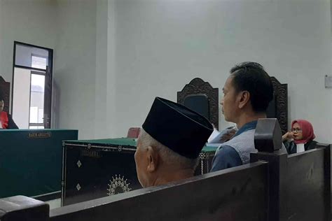 Mantan Kabid Perdagangan Disperindag Dompu Dituntut 21 Bulan Penjara Ntbsatu