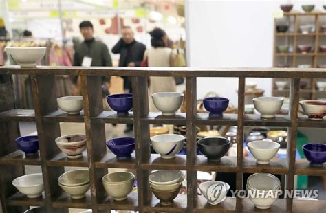茶器がずらり 聯合ニュース