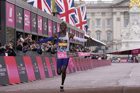 Athlétisme Kiptum Remporte Le Marathon De Londres Avec Le 2e Chrono De Lhistoire