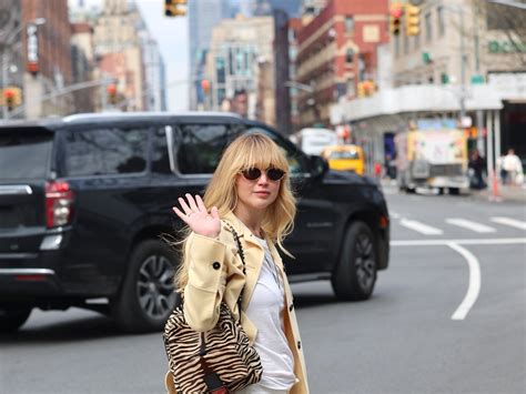 Jennifer Lawrence Is Clinging Onto Winter Style—with The Assist Of A