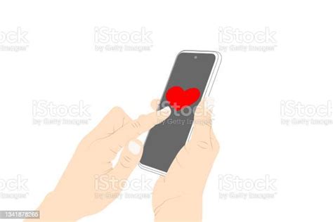 전화 유혹 심장 기호 여자 손으로 전화로 메시지를 보내는 심장 이모티콘을 보내는 벡터 스톡 일러스트레이션 Brand Name