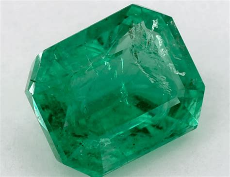Lab Created Emerald Vs Natural Emeralds What S The Difference