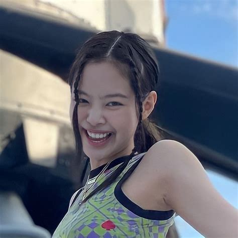 Jennie Icons In 2022 Best Friends Photos Friend Photos Kpop Hair