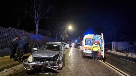 Accident în Pitești Trei mașini s au făcut praf iar trei oameni au
