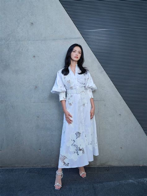 43岁姚晨越来越会穿 穿墨蓝色西服配微卷发时髦——上海热线娱乐频道