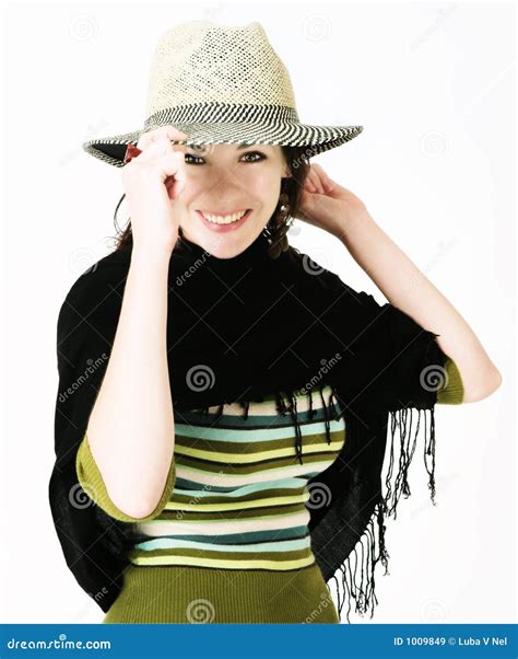 Mujer Joven En Un Sombrero De Paja Imagen De Archivo Imagen De Morena Manera