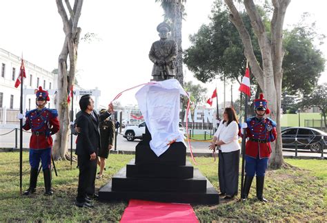 Caen Devela Escultura En Honor Al General De División José Del Carmen