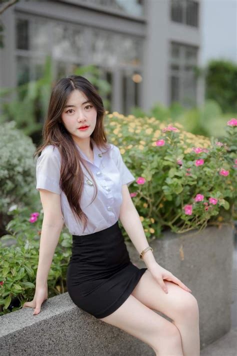 ปักพินโดย สาว นักศึกษา ใน N Bee ผู้หญิง นางแบบ คนสวย