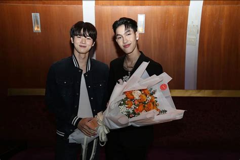 แม่นายหน่อง อรุโณชา ร่วมงานรอบสื่อมวลชน ภาพยนตร์ พี่นาค4 พร้อมมอบช่อดอกไม้ เพื่อร่วมแสดงความ