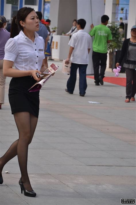 街拍的OL职业装售楼小姐黑丝高跟 中国娱乐资讯网CECET CN