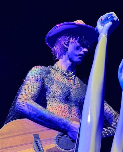 Colson Baker Black Eyeliner Makeup Mr Baker Colson Baker Machine Gun