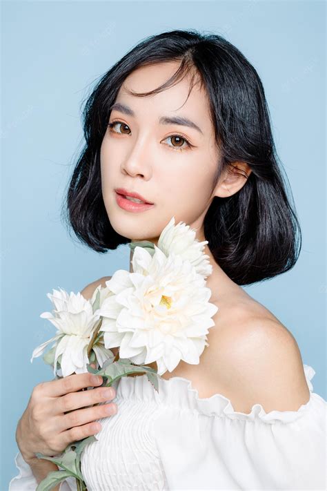Premium Photo Asian Woman Short Hair With Perfect Clean Fresh Skin