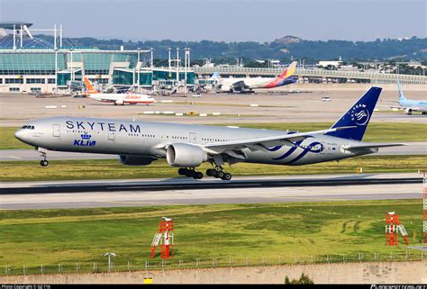 Ph Bvd Klm Royal Dutch Airlines Boeing 777 306er Photo By Gz T16 Id