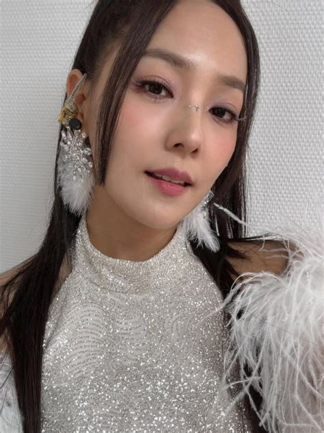 43세 유진 데뷔 사진이라 해도 믿겠어무대 의상 완벽 소화 Md★스타