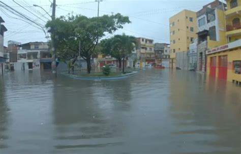 Salvador Tem Ruas Alagadas E Deslizamentos De Terra Por Causa De Chuva