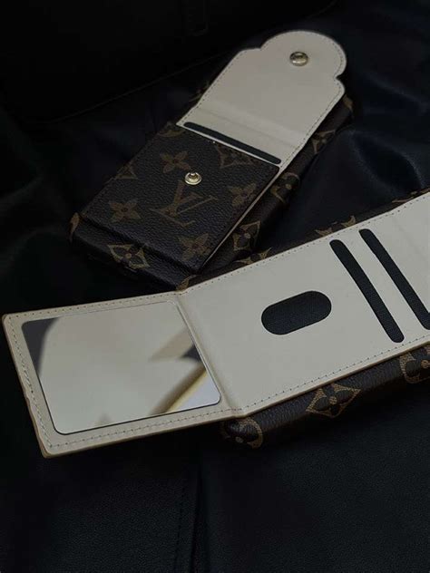 ルイヴィトンiphone1515promax保護ケースレザー 円形金属ロゴ付き 人気 ハイブランド Vuitton Iphone14pro