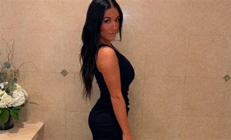 Whos The Nypd Rookie In Viral Christmas Dancing Video Vera Mekuli