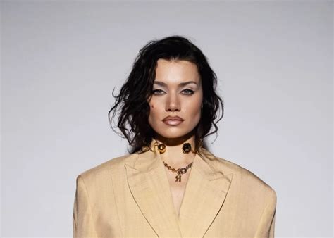 Influencere Beta Beidz Par Stilu Svarīgākais Ir Lai Tu Nes Savu Tērpu Nevis Tērps Nes Tevi