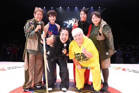 （写真）唐田えりか＆剛力彩芽、netflix『極悪女王』でクラッシュ・ギャルズに！ 40周年ライブでサプライズ発表 ドラマ ニュース