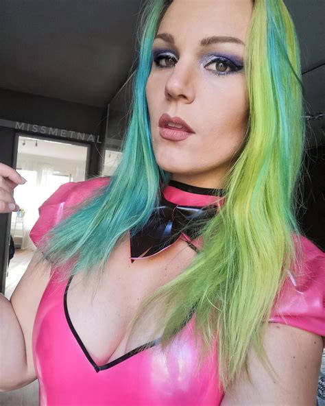 Pretty In Pink ️ Scrolller