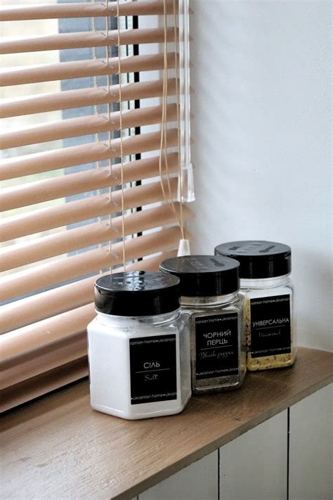 Баночки для спецій з чорними етикетками Instagram Photo