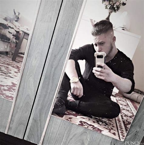 Puncshu Andris Egy 27 éves Sugar Boy Lakhelye Budapest