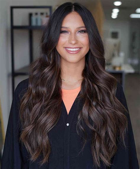 22 New Ways Women Are Getting Long Layered Wavy Hair In 2022