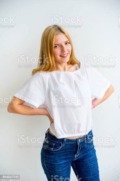 여자아이 표시중 감정을 귀여운에 대한 스톡 사진 및 기타 이미지 귀여운 남성 놀라움 Istock