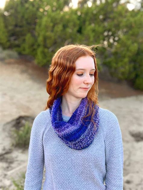 Violet Easy Crochet Cowl Pattern With Tutorial