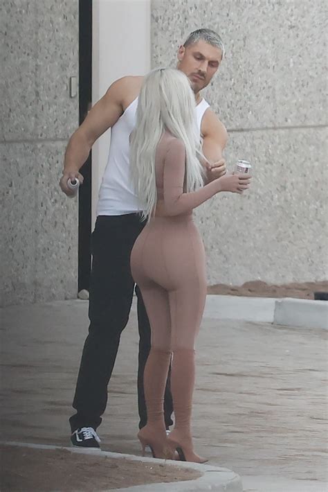 Kim Kardashian In Leggings Flaunts Her Cameltoe And Braless Tits 12 Photos The Fappening
