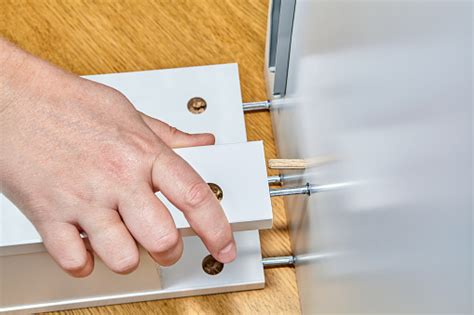 가구 어셈블러 전문 편평한 팩 조립 서비스를 집에서 확인 합니다 관절에 대한 스톡 사진 및 기타 이미지 관절 나사 박치기