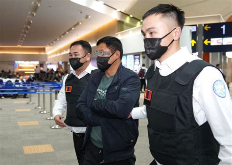 Хүүхэд багачуудад зам тавьж өгөх хүүхдийг “гараас гарт дамжуулах