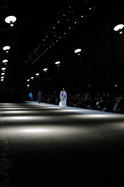 United Visual Artists Creates Prismatic Light Installation For Burberry