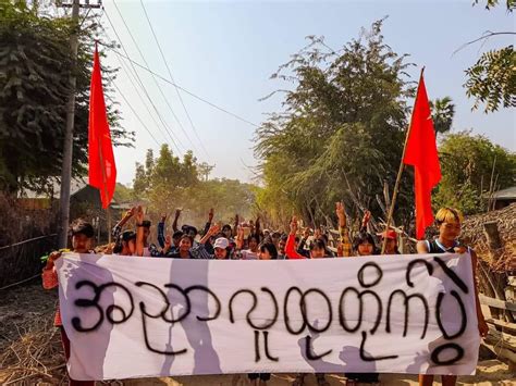 ဒီပဲယင်းမြို့နယ် ဒေသခံပြည်သူများ ဖက်ဆစ် စစ်တပ် တော်လှန်ရေး ချီတက် ဆန္ဒပြ Khit Thit Media