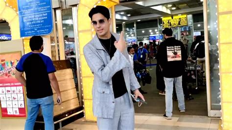 Sidharth Malhotra Looks Handsome In Grey Pant Suit With Black T Shirt