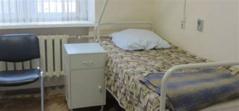 Мама відправила мене до бабусі і зовсім забула про мене Але незабаром і бабуся захво ріла а