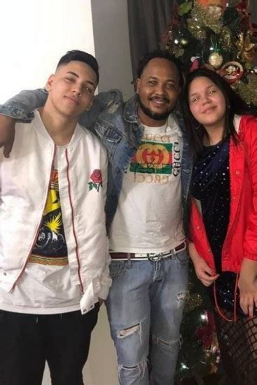 Simony Festeja Anos Os Quatro Filhos E O Noivo